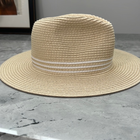 Accessories | Darling Hat That Goes Well With Any Outfit Its In ...